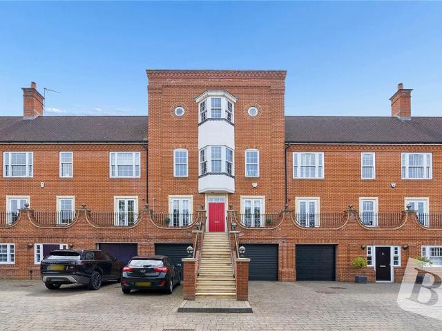 4 bedroom terraced house for sale