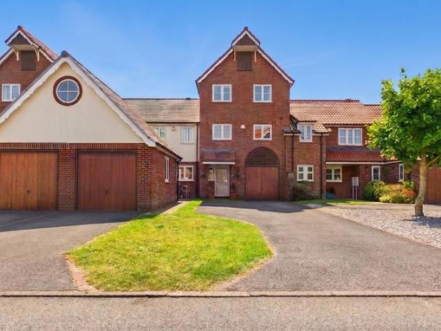4 bedroom terraced house for sale
