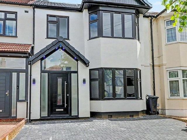 4 bedroom terraced house for sale