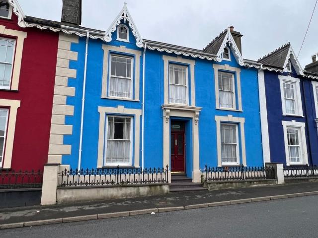 4 bedroom terraced house for sale