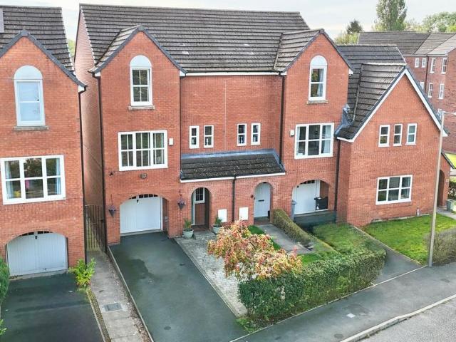 4 bedroom terraced house for sale