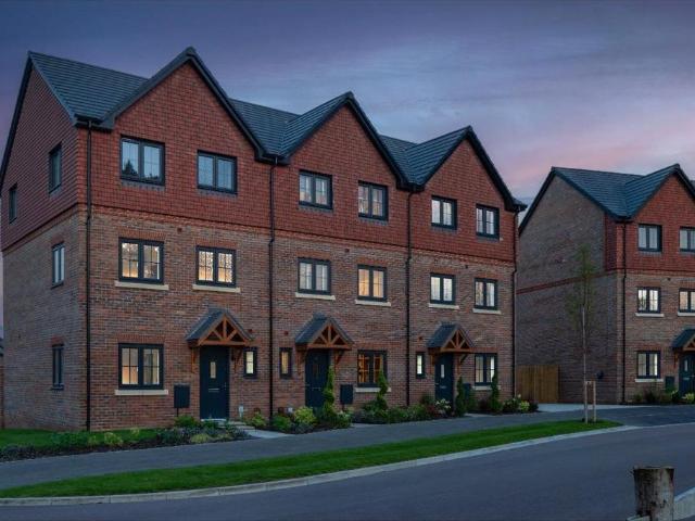 4 bedroom terraced house for sale