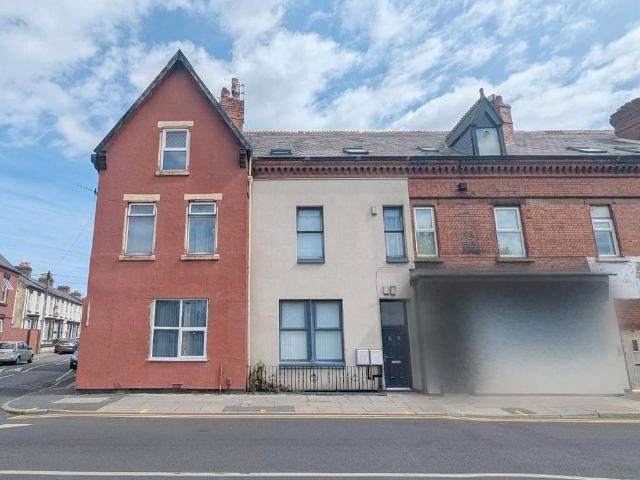 4 bedroom terraced house for sale