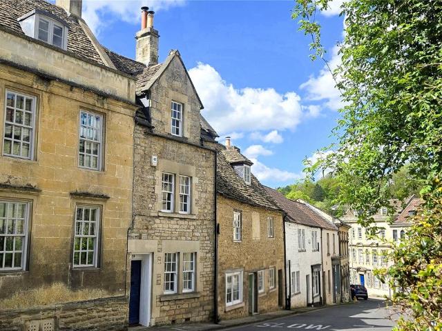 4 bedroom terraced house for sale