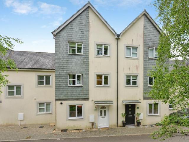 4 bedroom terraced house for sale