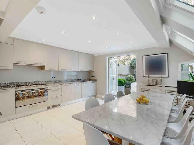 4 bedroom terraced house for sale