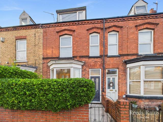 4 bedroom terraced house for sale