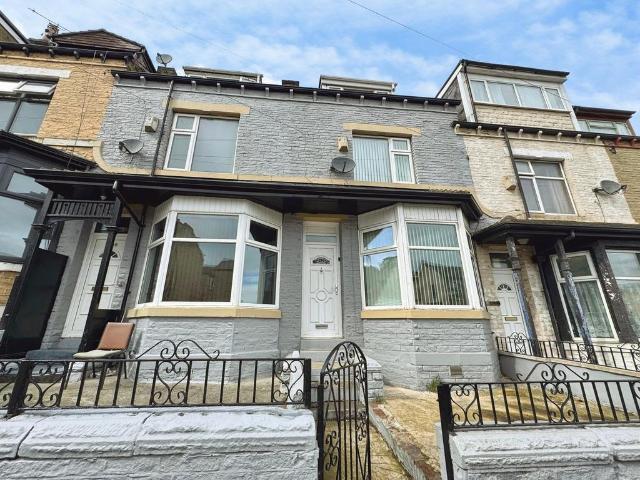 4 bedroom terraced house for sale