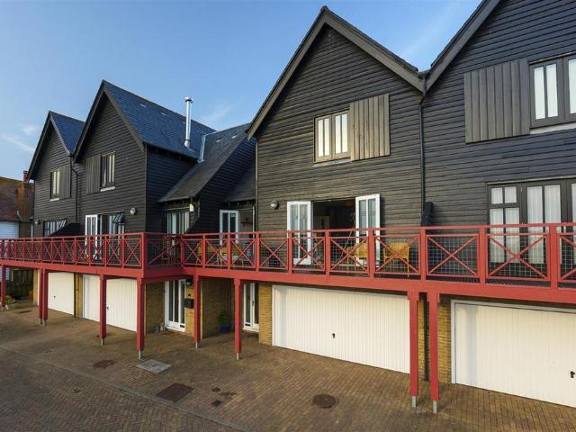 4 bedroom terraced house for sale