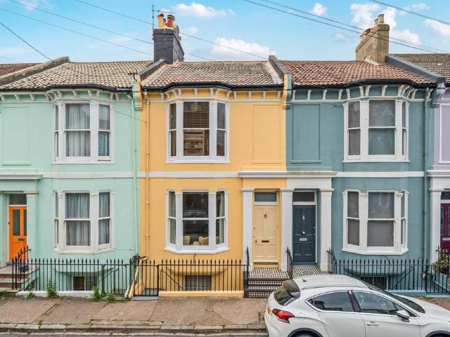 4 bedroom terraced house for sale