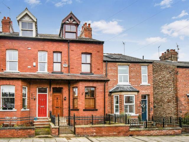 4 bedroom terraced house for sale