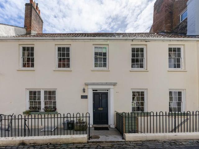 4 bedroom terraced house for sale