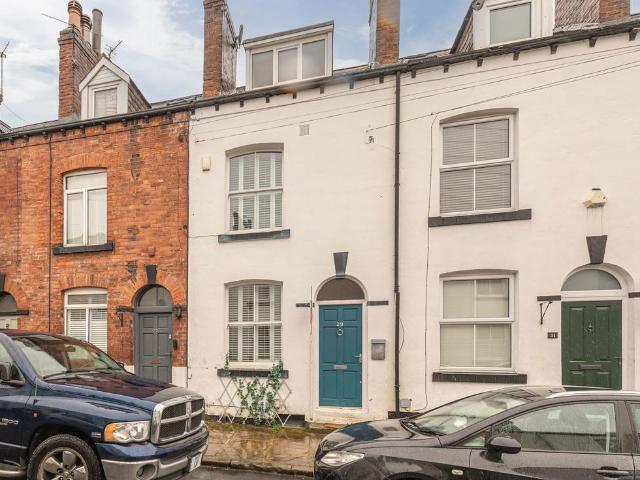4 bedroom terraced house for sale
