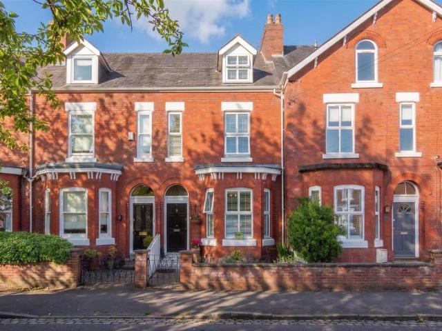 4 bedroom terraced house for sale