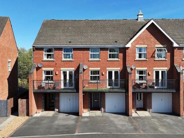 4 bedroom terraced house for sale