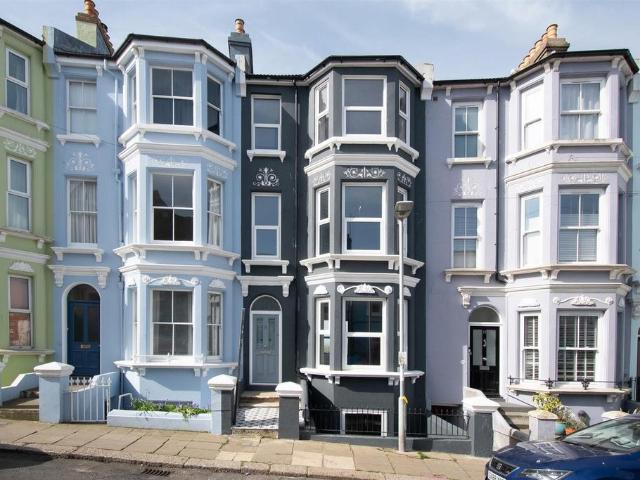 4 bedroom terraced house for sale