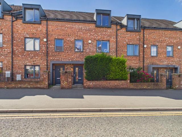 4 bedroom terraced house for sale