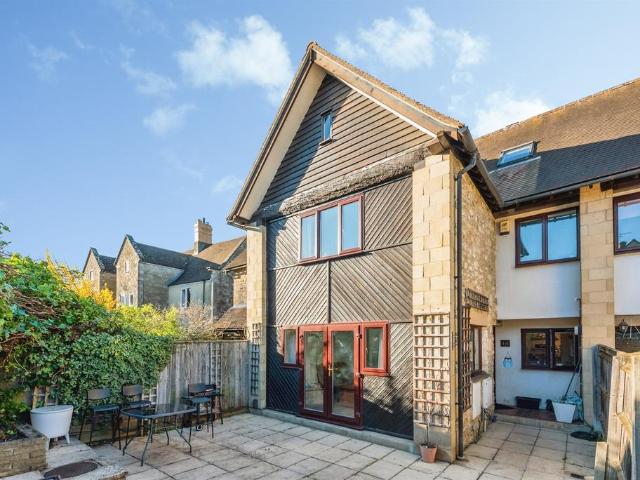 4 bedroom terraced house for sale