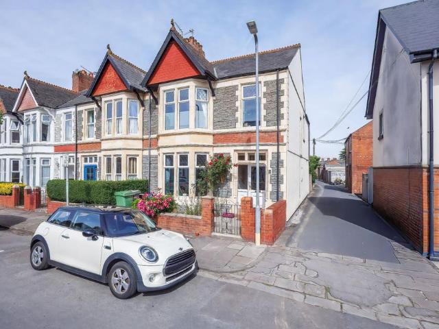 4 bedroom terraced house for sale