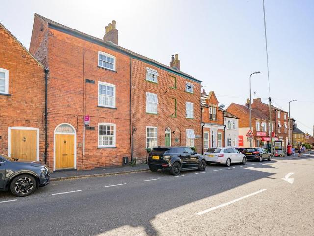 4 bedroom terraced house for sale