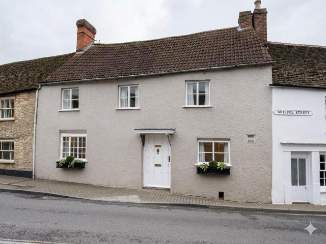 4 bedroom terraced house for sale