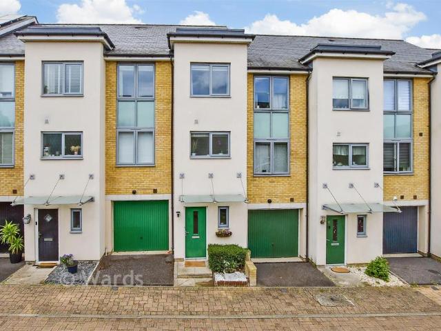 4 bedroom terraced house for sale