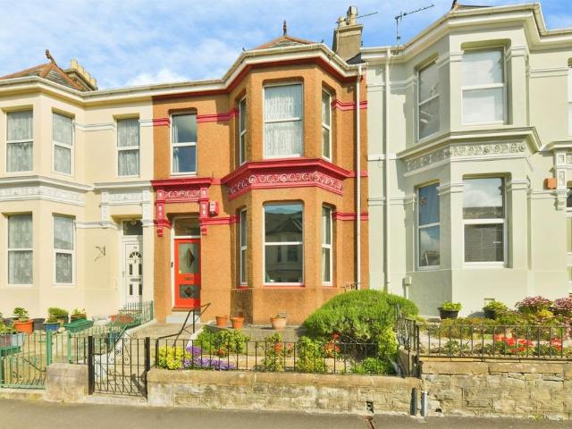 4 bedroom terraced house for sale