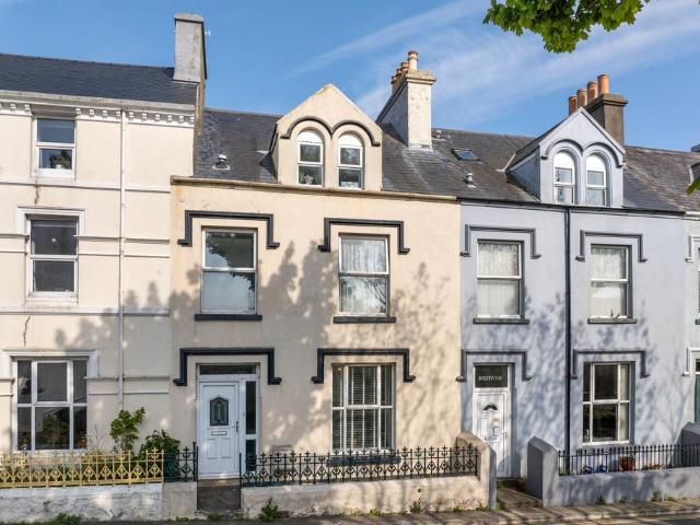 4 bedroom terraced house for sale