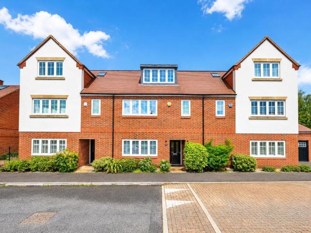 4 bedroom terraced house for sale