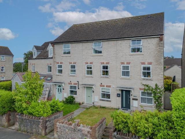4 bedroom terraced house for sale
