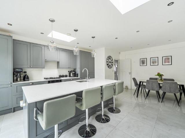 4 bedroom terraced house for sale