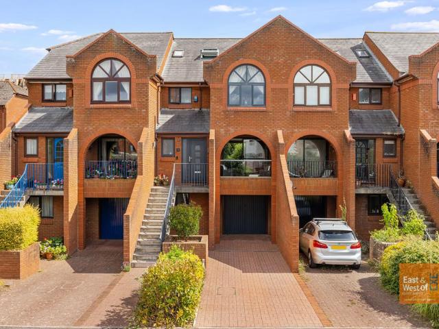 4 bedroom terraced house for sale