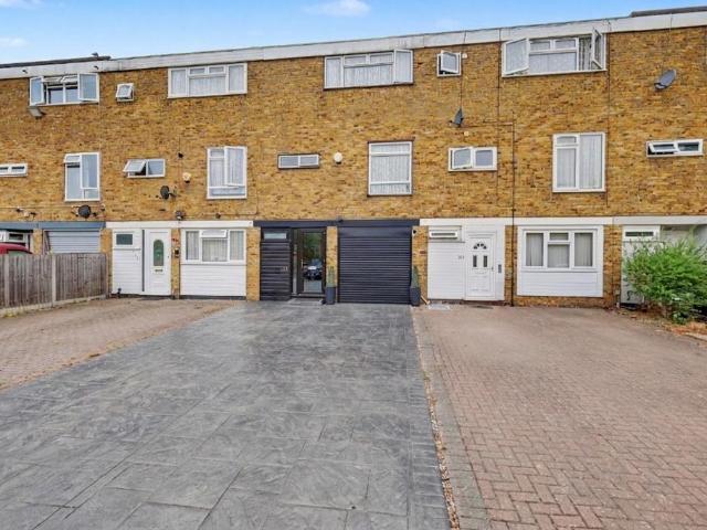 4 bedroom terraced house for sale