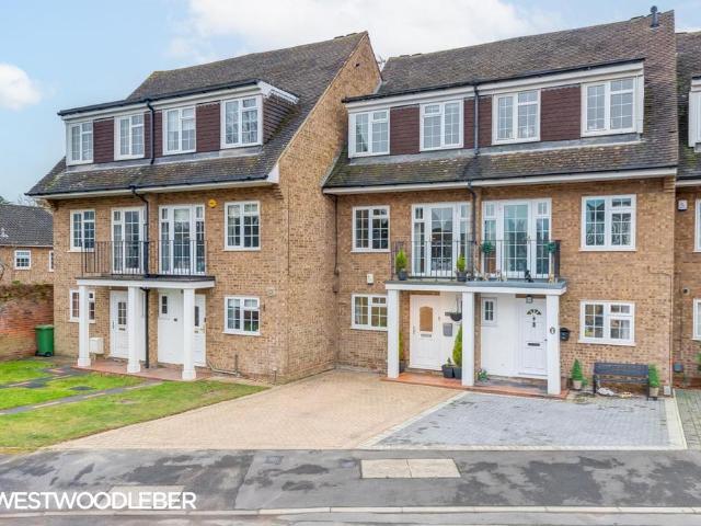 4 bedroom terraced house for sale