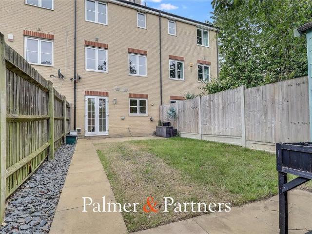4 bedroom terraced house for sale