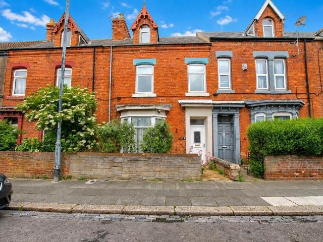 4 bedroom terraced house for sale