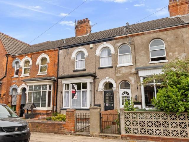4 bedroom terraced house for sale