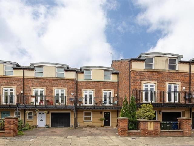 4 bedroom terraced house for sale