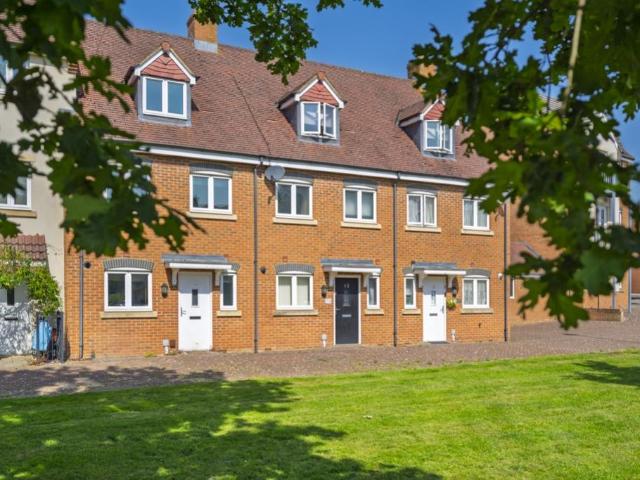 4 bedroom terraced house for sale