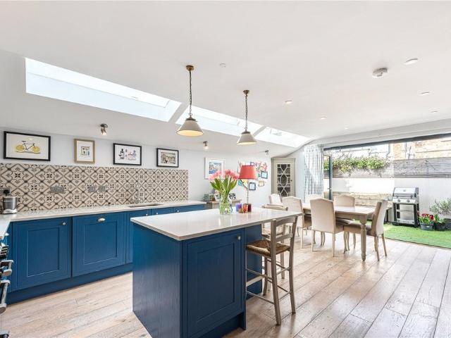 4 bedroom terraced house for sale