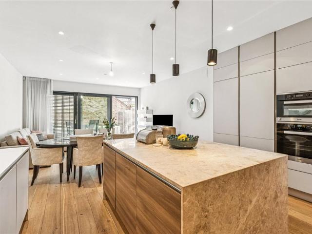4 bedroom terraced house for sale