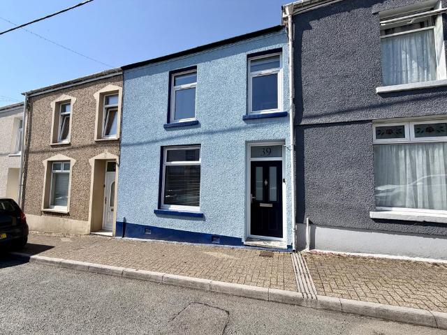 4 bedroom terraced house for sale