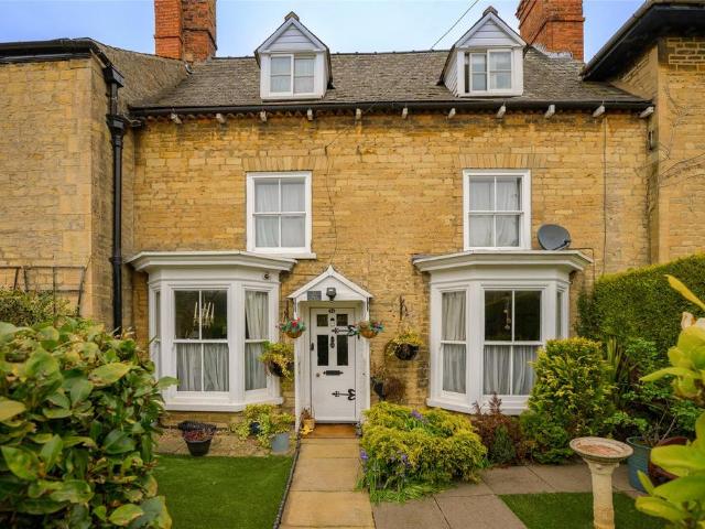 4 bedroom terraced house for sale