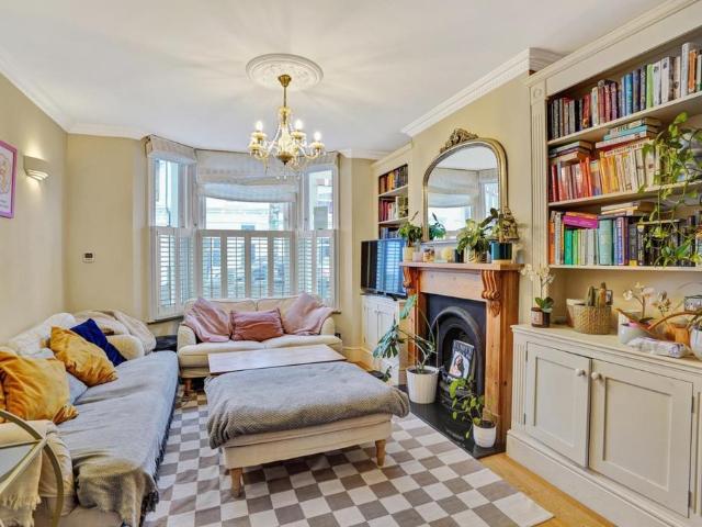 4 bedroom terraced house for sale