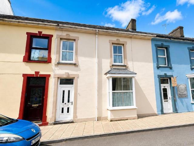 4 bedroom terraced house for sale