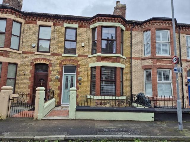 4 bedroom terraced house for sale
