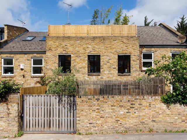 4 bedroom terraced house for sale