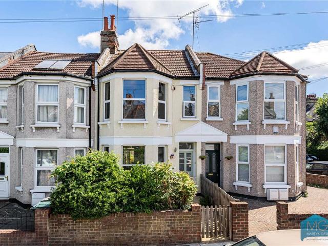4 bedroom terraced house for sale