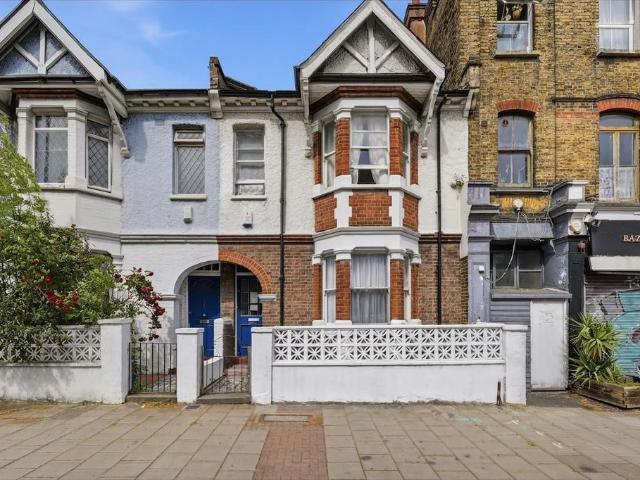 4 bedroom terraced house for sale