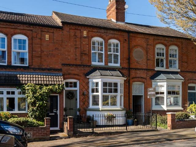 4 bedroom terraced house for sale